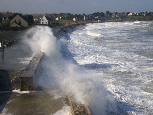 The Powerful Ocean Waves Funzug the-powerful-ocean-waves-funzug